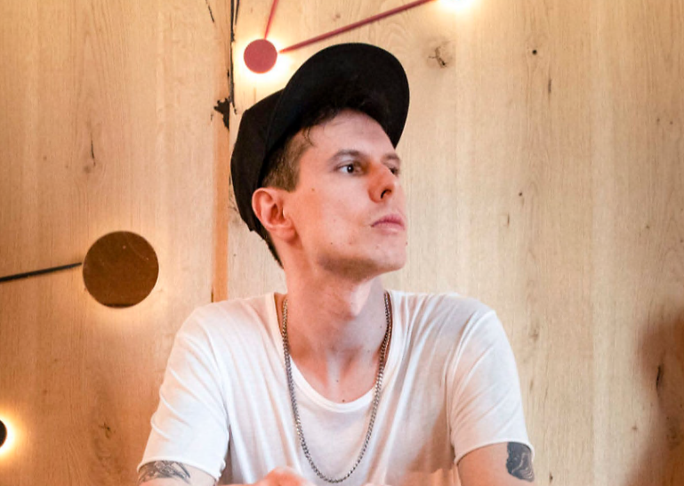 Davide Simonetta torna all'Ariston con cinque canzoni in gara - Prima Treviglio